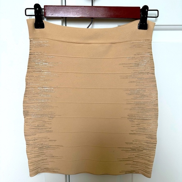 Guess | Skirts | Guess Cream And Gold Mini Skirt Size S Form Fitting ...